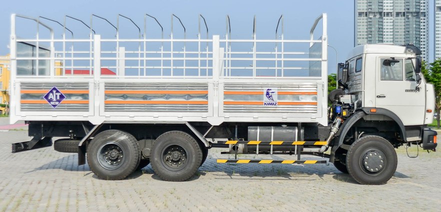XE TẢI KAMAZ 3 CHÂN 53228 (6X6)